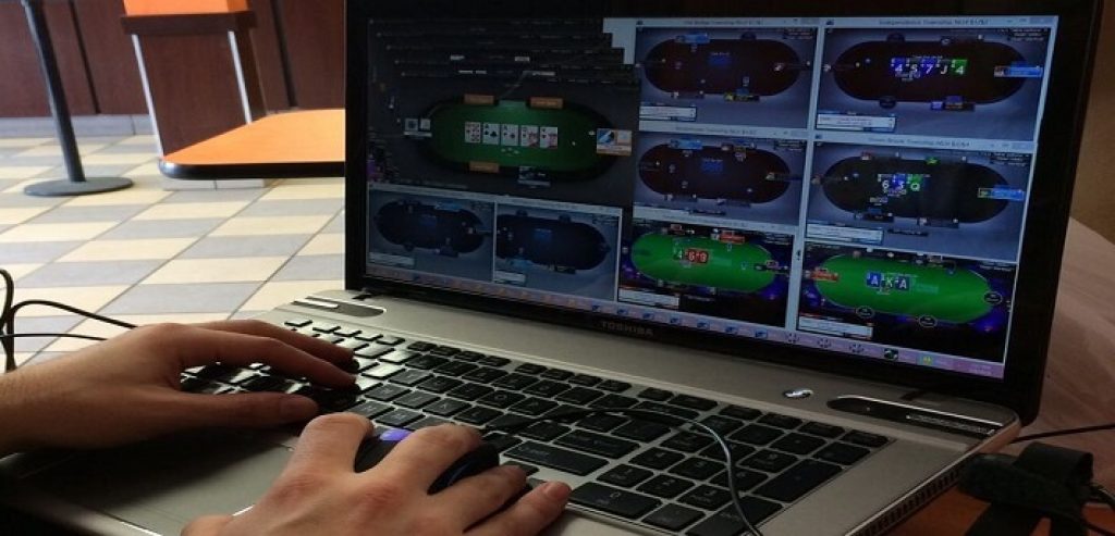 How to Play Online Poker Tournaments - Poker Arena